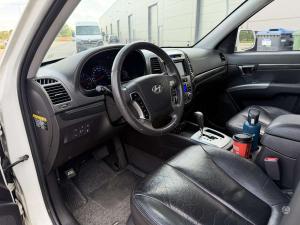 White Hyundai Santa Fe 2010 in Vilnius, with an engine capacity of 2.20 L and mileage of 162 thousand km for 4950 €, photo 13 on AUTOMOTO.COM.LV