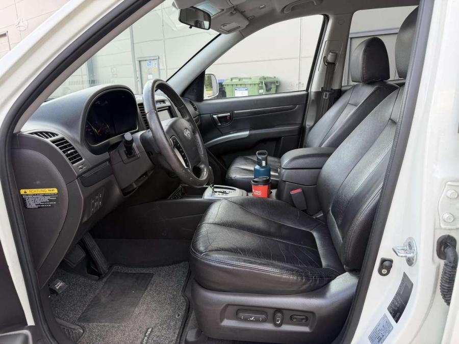 White Hyundai Santa Fe 2010 in Vilnius, with an engine capacity of 2.20 L and mileage of 162 thousand km for 4950 €, photo 14 on AUTOMOTO.COM.LV