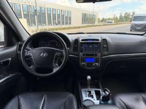 White Hyundai Santa Fe 2010 in Vilnius, with an engine capacity of 2.20 L and mileage of 162 thousand km for 4950 €, photo 16 on AUTOMOTO.COM.LV