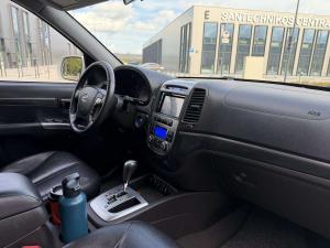 White Hyundai Santa Fe 2010 in Vilnius, with an engine capacity of 2.20 L and mileage of 162 thousand km for 4950 €, photo 18 on AUTOMOTO.COM.LV