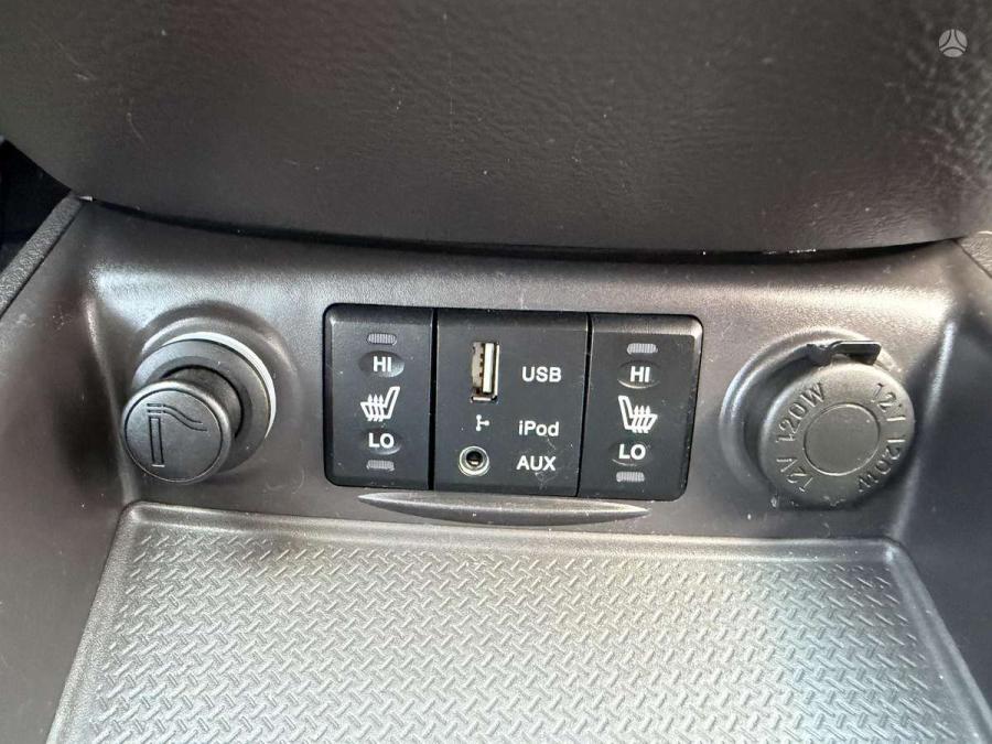White Hyundai Santa Fe 2010 in Vilnius, with an engine capacity of 2.20 L and mileage of 162 thousand km for 4950 €, photo 19 on AUTOMOTO.COM.LV