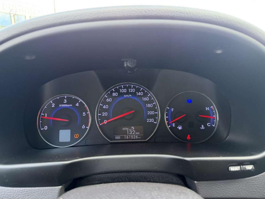 White Hyundai Santa Fe 2010 in Vilnius, with an engine capacity of 2.20 L and mileage of 162 thousand km for 4950 €, photo 21 on AUTOMOTO.COM.LV