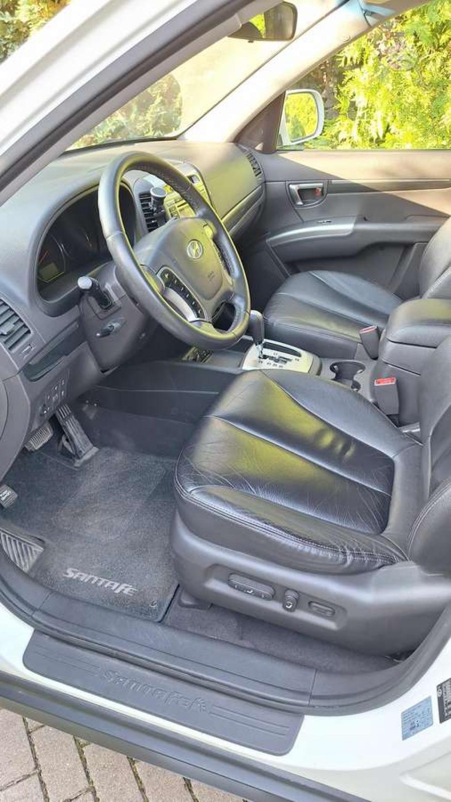 White Hyundai Santa Fe 2010 in Kaunas, with an engine capacity of 2.20 L and mileage of 125 thousand km for 5500 €, photo 12 on AUTOMOTO.COM.LV