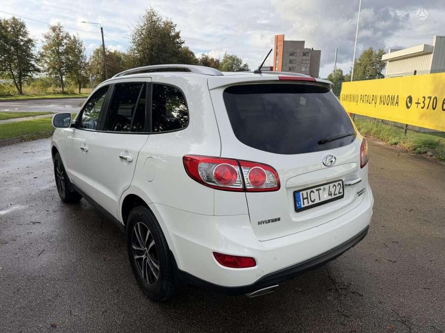 Balts Hyundai Santa Fe 2010 Viļņa, ar dzinēja tilpumu 2.20 L un nobraukumu 125 tūkst. km par 5650 €, foto 6 vietnē AUTOMOTO.COM.LV