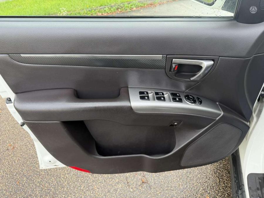 Balts Hyundai Santa Fe 2010 Viļņa, ar dzinēja tilpumu 2.20 L un nobraukumu 125 tūkst. km par 5650 €, foto 13 vietnē AUTOMOTO.COM.LV