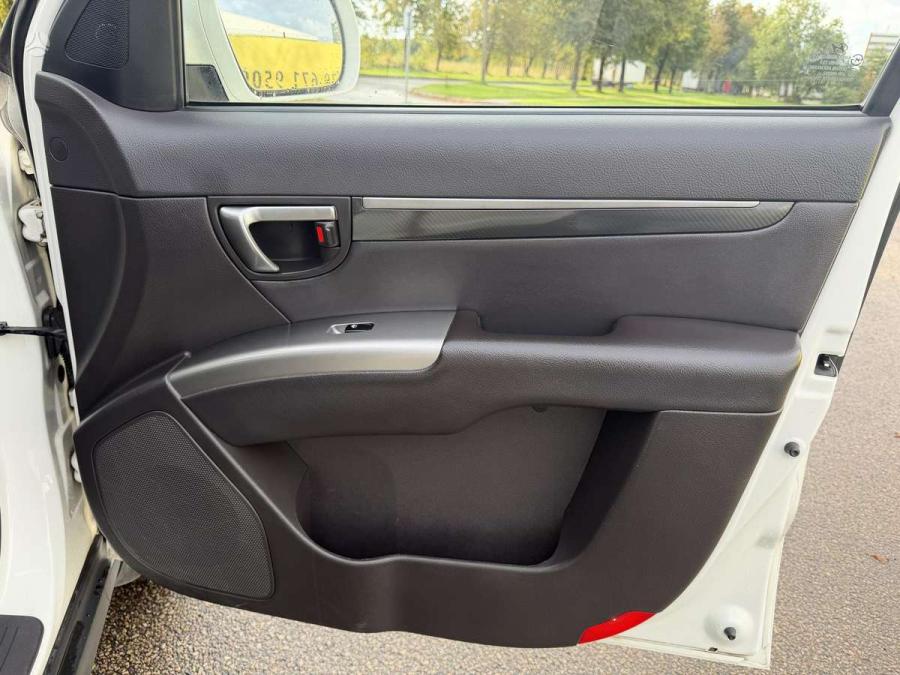 Balts Hyundai Santa Fe 2010 Viļņa, ar dzinēja tilpumu 2.20 L un nobraukumu 125 tūkst. km par 5650 €, foto 21 vietnē AUTOMOTO.COM.LV