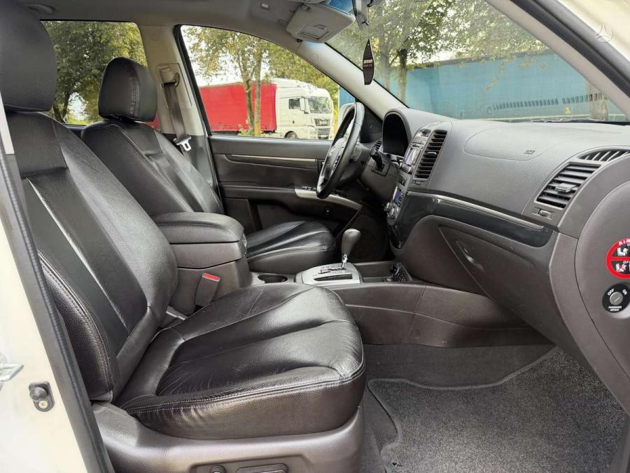 Balts Hyundai Santa Fe 2010 Viļņa, ar dzinēja tilpumu 2.20 L un nobraukumu 125 tūkst. km par 5650 €, foto 22 vietnē AUTOMOTO.COM.LV