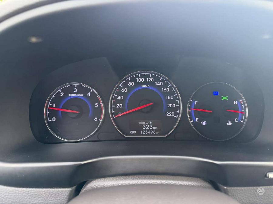 Balts Hyundai Santa Fe 2010 Viļņa, ar dzinēja tilpumu 2.20 L un nobraukumu 125 tūkst. km par 5650 €, foto 29 vietnē AUTOMOTO.COM.LV