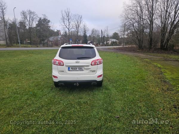 Balts Hyundai Santa Fe 2011 Tallina, ar dzinēja tilpumu 2.20 L un nobraukumu 360 tūkst. km par 4500 €, foto 4 vietnē AUTOMOTO.COM.LV