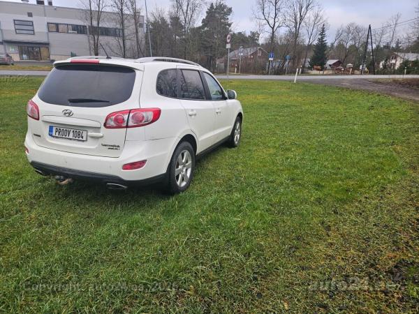 Balts Hyundai Santa Fe 2011 Tallina, ar dzinēja tilpumu 2.20 L un nobraukumu 360 tūkst. km par 4500 €, foto 6 vietnē AUTOMOTO.COM.LV