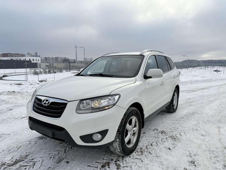 White Hyundai Santa Fe 2011 in Vilnius, with an engine capacity of 2.20 L and mileage of 255 thousand km for 5500 €, photo 3 on AUTOMOTO.COM.LV