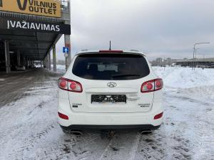 White Hyundai Santa Fe 2011 in Vilnius, with an engine capacity of 2.20 L and mileage of 255 thousand km for 5500 €, photo 5 on AUTOMOTO.COM.LV