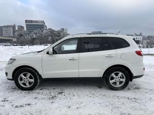 White Hyundai Santa Fe 2011 in Vilnius, with an engine capacity of 2.20 L and mileage of 255 thousand km for 5500 €, photo 19 on AUTOMOTO.COM.LV