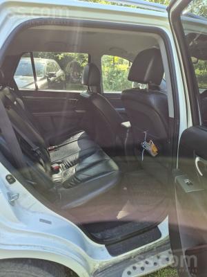 White Hyundai Santa Fe 2011 in Madona, with an engine capacity of 2.20 L and mileage of 150 thousand km for 1600 €, photo 9 on AUTOMOTO.COM.LV