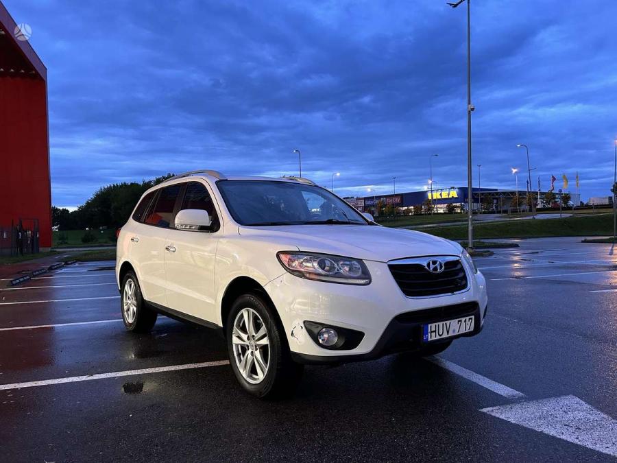 Balts Hyundai Santa Fe 2011 Klaipėda, ar dzinēja tilpumu 2.20 L un nobraukumu 329 tūkst. km par 5300 €, foto 1 vietnē AUTOMOTO.COM.LV