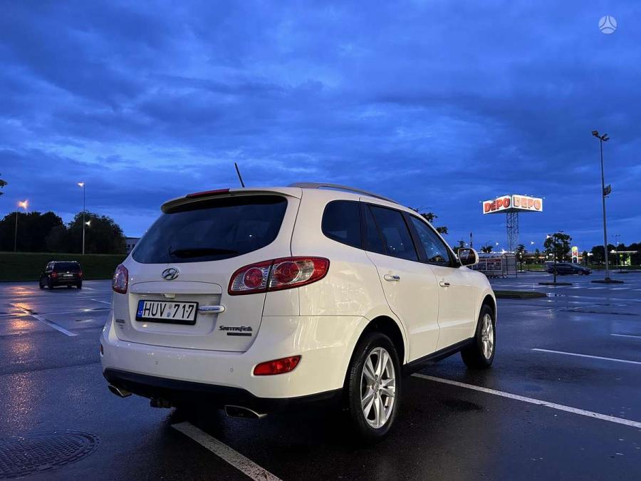 Balts Hyundai Santa Fe 2011 Klaipėda, ar dzinēja tilpumu 2.20 L un nobraukumu 329 tūkst. km par 5300 €, foto 4 vietnē AUTOMOTO.COM.LV