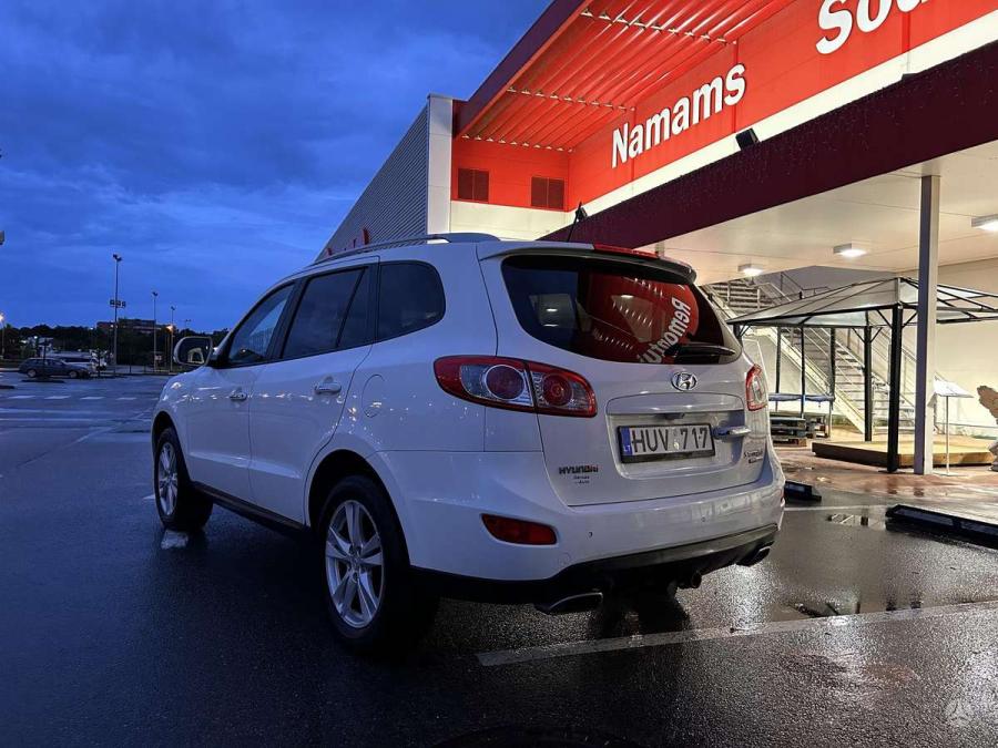 Balts Hyundai Santa Fe 2011 Klaipėda, ar dzinēja tilpumu 2.20 L un nobraukumu 329 tūkst. km par 5300 €, foto 5 vietnē AUTOMOTO.COM.LV