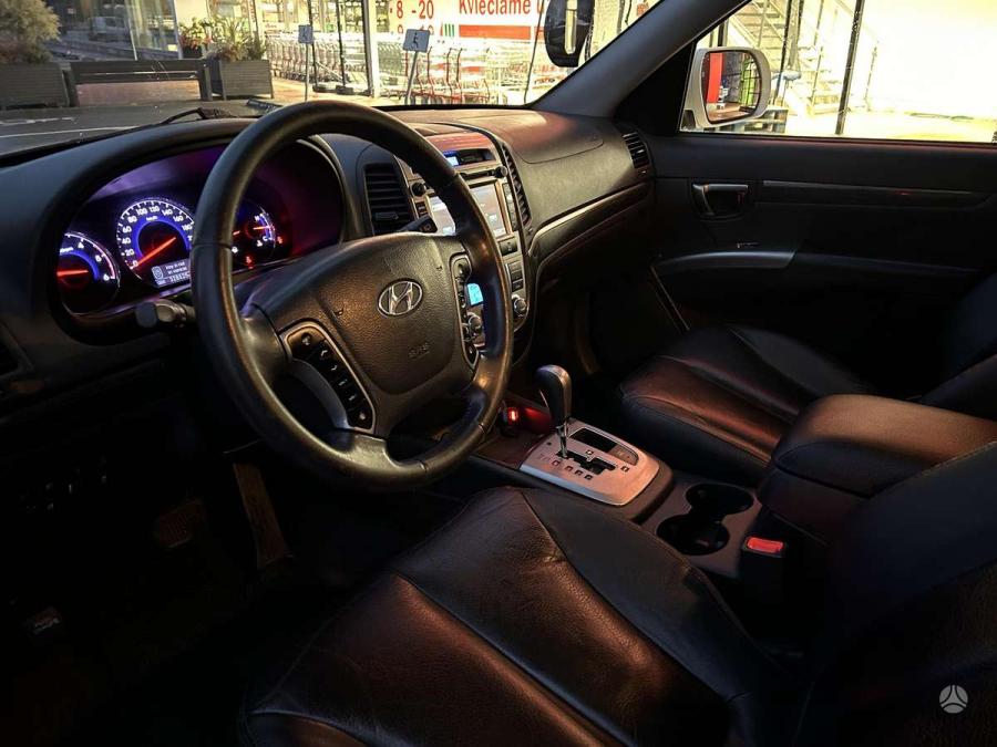 Balts Hyundai Santa Fe 2011 Klaipėda, ar dzinēja tilpumu 2.20 L un nobraukumu 329 tūkst. km par 5300 €, foto 12 vietnē AUTOMOTO.COM.LV