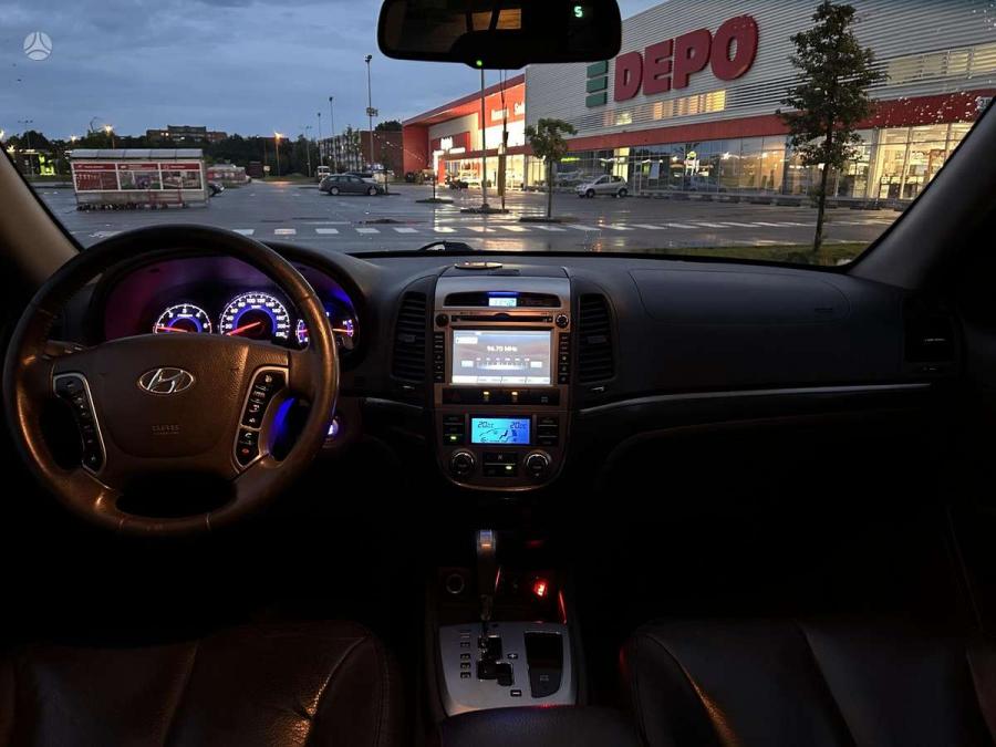 Balts Hyundai Santa Fe 2011 Klaipėda, ar dzinēja tilpumu 2.20 L un nobraukumu 329 tūkst. km par 5300 €, foto 13 vietnē AUTOMOTO.COM.LV
