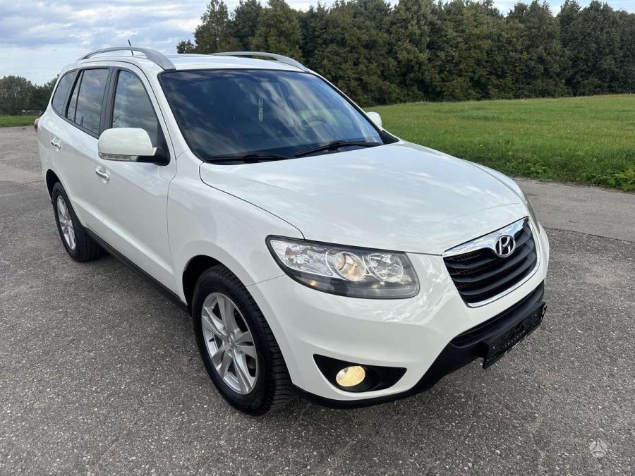 Balts Hyundai Santa Fe 2011 Šauļi, ar dzinēja tilpumu 2.20 L un nobraukumu 283 tūkst. km par 6150 €, foto 1 vietnē AUTOMOTO.COM.LV