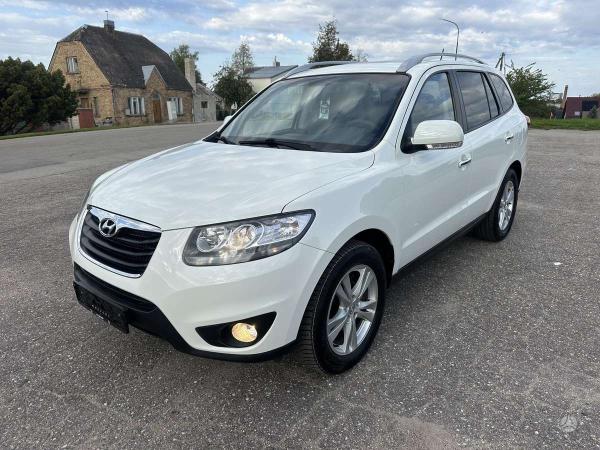 White Hyundai Santa Fe 2011 in Siauliai, with an engine capacity of 2.20 L and mileage of 283 thousand km for 6150 €, photo 4 on AUTOMOTO.COM.LV