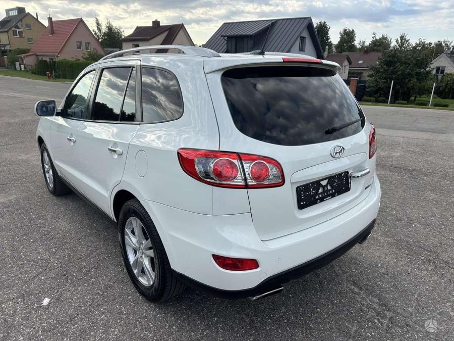 Balts Hyundai Santa Fe 2011 Šauļi, ar dzinēja tilpumu 2.20 L un nobraukumu 283 tūkst. km par 6150 €, foto 6 vietnē AUTOMOTO.COM.LV