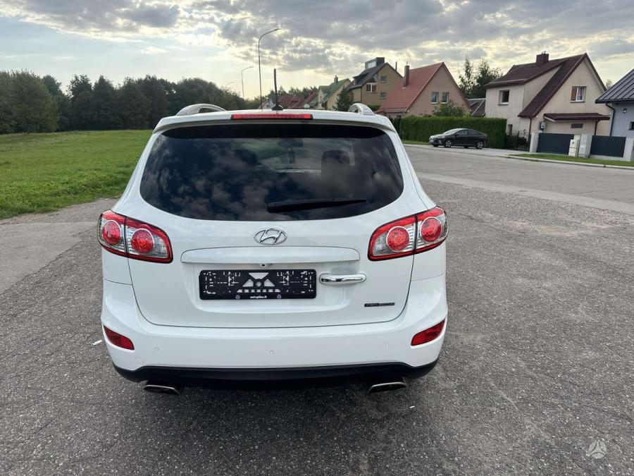 Balts Hyundai Santa Fe 2011 Šauļi, ar dzinēja tilpumu 2.20 L un nobraukumu 283 tūkst. km par 6150 €, foto 7 vietnē AUTOMOTO.COM.LV
