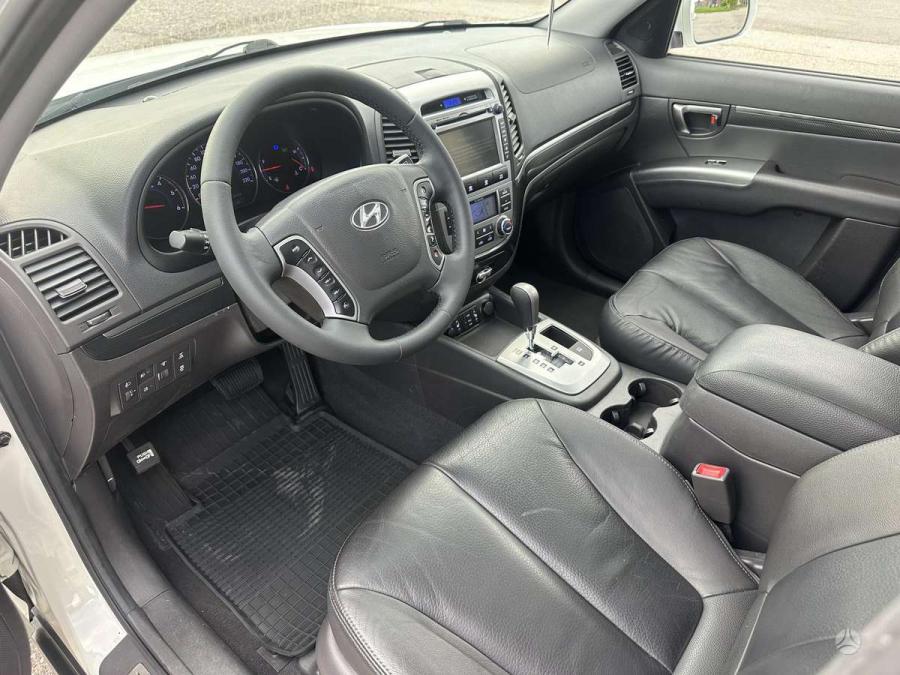 Balts Hyundai Santa Fe 2011 Šauļi, ar dzinēja tilpumu 2.20 L un nobraukumu 283 tūkst. km par 6150 €, foto 15 vietnē AUTOMOTO.COM.LV