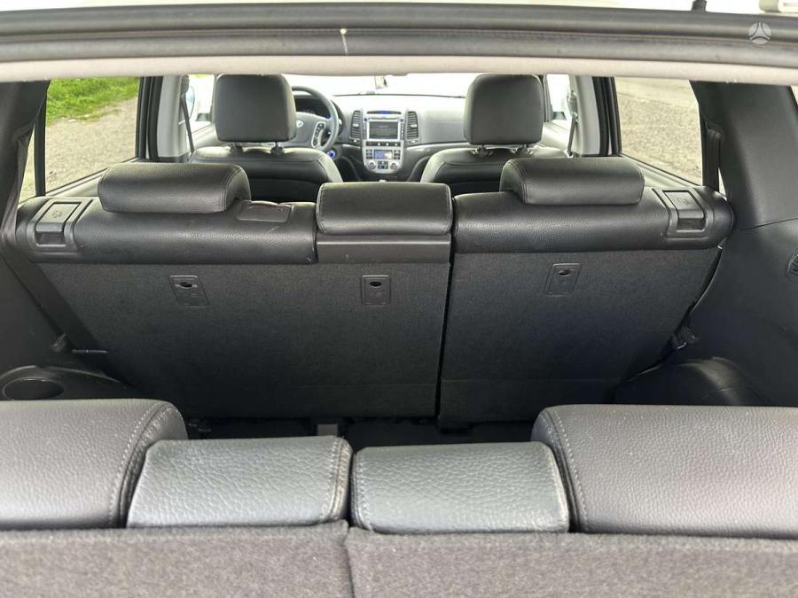 Balts Hyundai Santa Fe 2011 Šauļi, ar dzinēja tilpumu 2.20 L un nobraukumu 283 tūkst. km par 6150 €, foto 20 vietnē AUTOMOTO.COM.LV