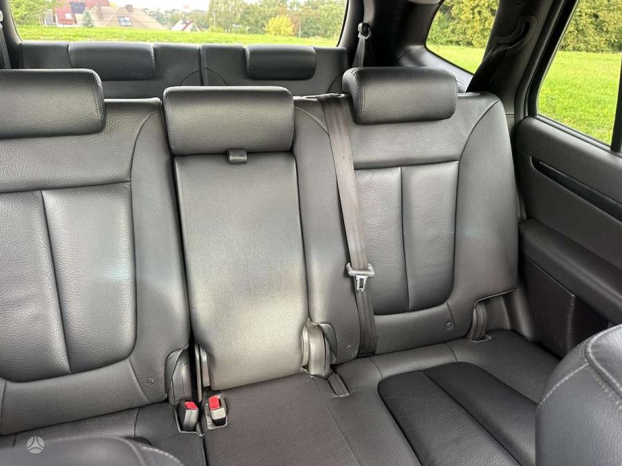 White Hyundai Santa Fe 2011 in Siauliai, with an engine capacity of 2.20 L and mileage of 283 thousand km for 6150 €, photo 22 on AUTOMOTO.COM.LV