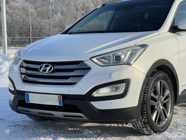 White Hyundai Santa Fe 2012 in Taurage, with an engine capacity of 2.20 L and mileage of 218 thousand km for 9950 €, photo 2 on AUTOMOTO.COM.LV
