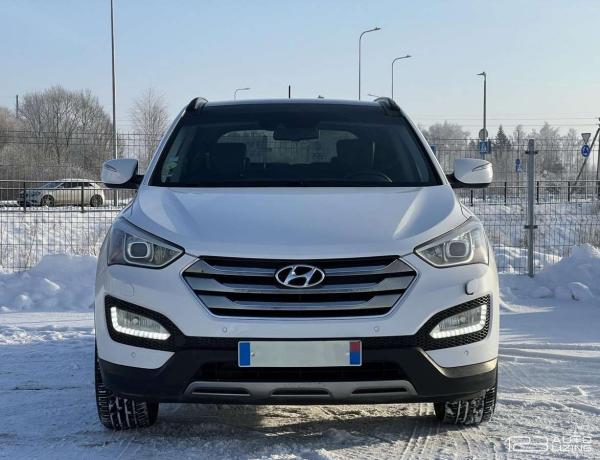 White Hyundai Santa Fe 2012 in Taurage, with an engine capacity of 2.20 L and mileage of 218 thousand km for 9950 €, photo 3 on AUTOMOTO.COM.LV