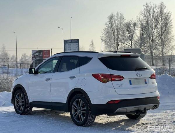 White Hyundai Santa Fe 2012 in Taurage, with an engine capacity of 2.20 L and mileage of 218 thousand km for 9950 €, photo 8 on AUTOMOTO.COM.LV