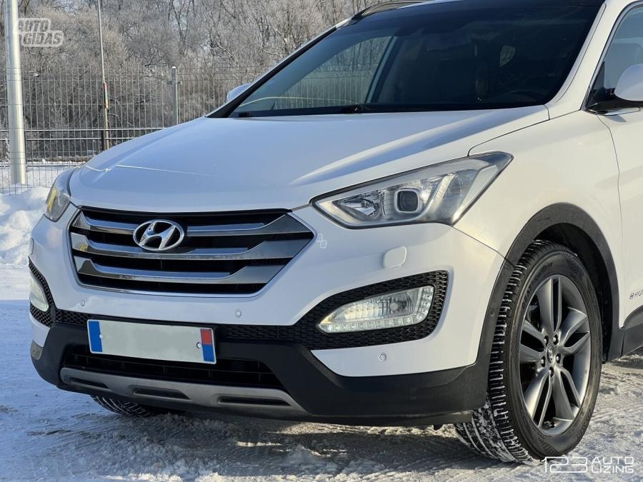 Balts Hyundai Santa Fe 2012 Tauragė, ar dzinēja tilpumu 2.20 L un nobraukumu 218 tūkst. km par 9950 €, foto 2 vietnē AUTOMOTO.COM.LV