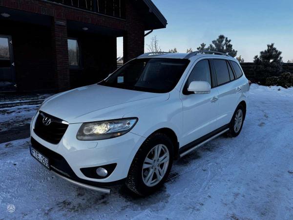 White Hyundai Santa Fe 2012 in Kaunas, with an engine capacity of 2.20 L and mileage of 441 thousand km for 3700 €, photo 1 on AUTOMOTO.COM.LV
