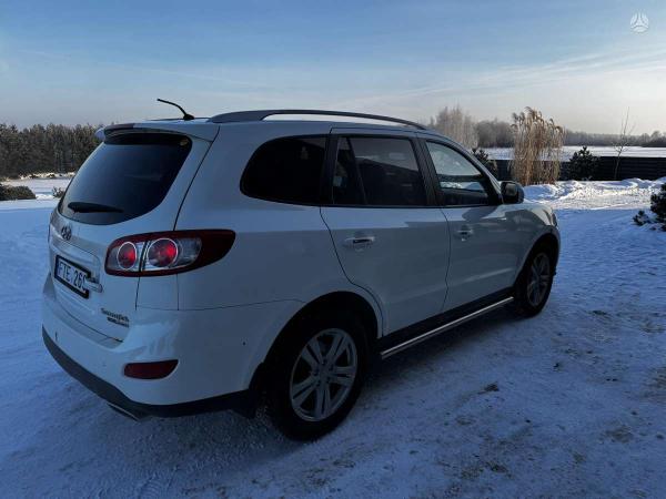 Balts Hyundai Santa Fe 2012 Kauņa, ar dzinēja tilpumu 2.20 L un nobraukumu 441 tūkst. km par 3700 €, foto 4 vietnē AUTOMOTO.COM.LV