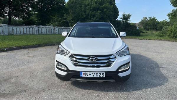 White Hyundai Santa Fe 2012 in Klaipeda, with an engine capacity of 2.20 L and mileage of 204 thousand km for 12600 €, photo 3 on AUTOMOTO.COM.LV