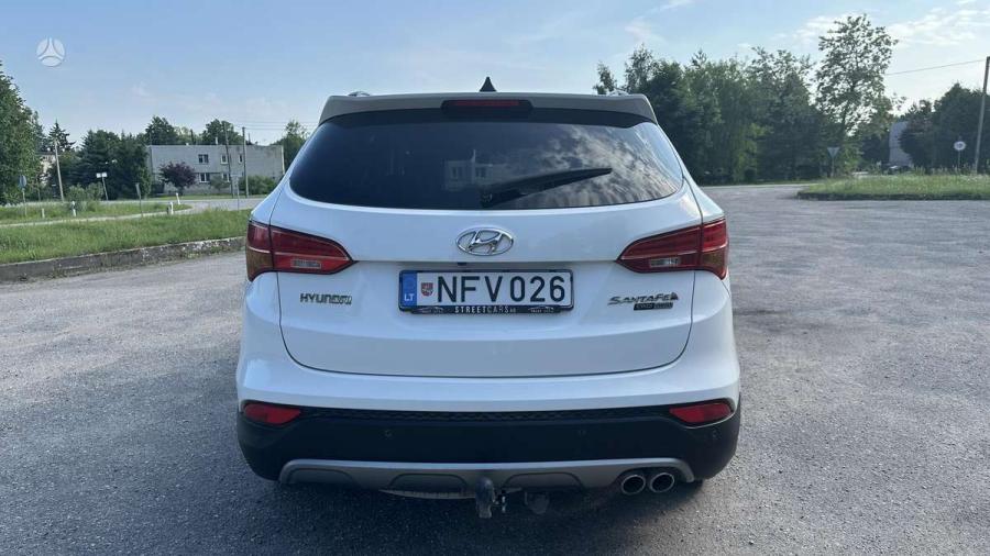 Белый Хендай Санта Фе 2012 в Клайпеда, объемом двигателя 2.20 л и пробегом 204 тыс. км за 12600 €, фото 5 на AUTOMOTO.COM.LV