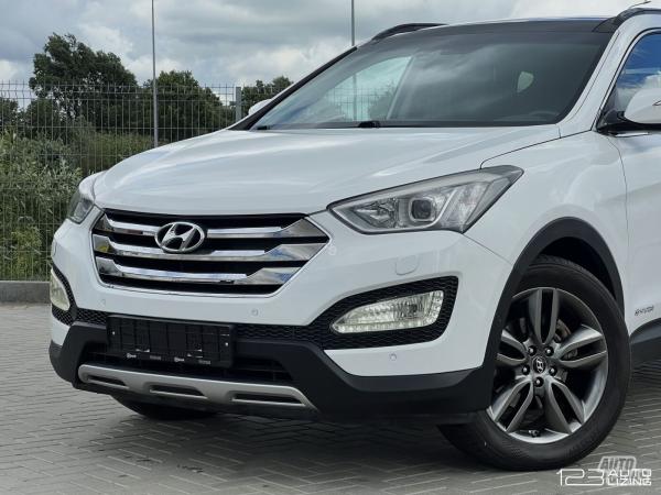 White Hyundai Santa Fe 2012 in Taurage, with an engine capacity of 2.20 L and mileage of 218 thousand km for 9300 €, photo 2 on AUTOMOTO.COM.LV
