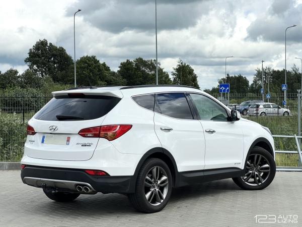 White Hyundai Santa Fe 2012 in Taurage, with an engine capacity of 2.20 L and mileage of 218 thousand km for 9300 €, photo 7 on AUTOMOTO.COM.LV