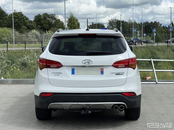 White Hyundai Santa Fe 2012 in Taurage, with an engine capacity of 2.20 L and mileage of 218 thousand km for 9300 €, photo 8 on AUTOMOTO.COM.LV