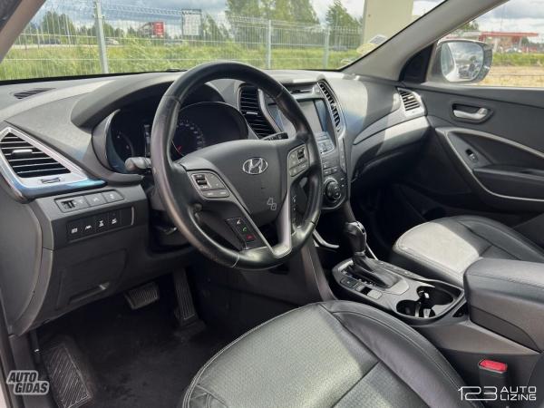 White Hyundai Santa Fe 2012 in Taurage, with an engine capacity of 2.20 L and mileage of 218 thousand km for 9300 €, photo 9 on AUTOMOTO.COM.LV