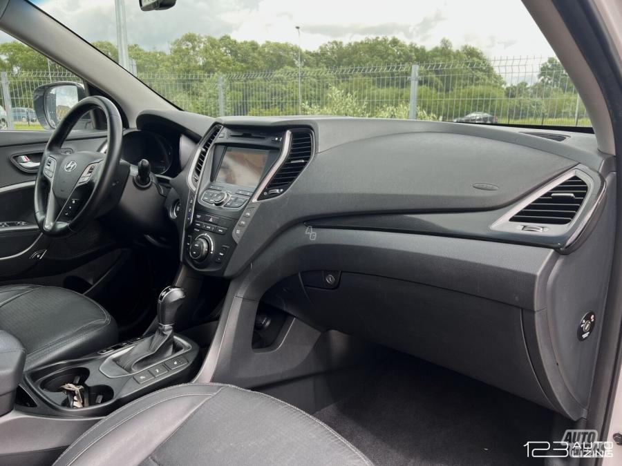Balts Hyundai Santa Fe 2012 Tauragė, ar dzinēja tilpumu 2.20 L un nobraukumu 218 tūkst. km par 9300 €, foto 13 vietnē AUTOMOTO.COM.LV