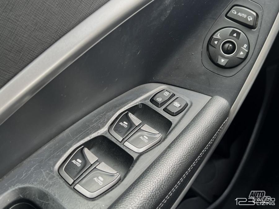 Balts Hyundai Santa Fe 2012 Tauragė, ar dzinēja tilpumu 2.20 L un nobraukumu 218 tūkst. km par 9300 €, foto 22 vietnē AUTOMOTO.COM.LV