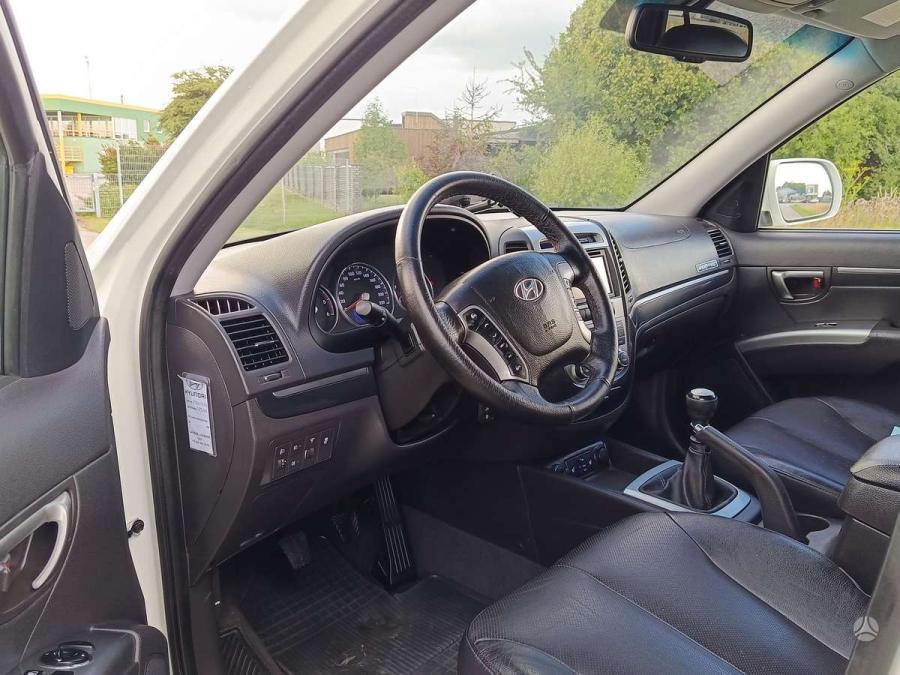 Balts Hyundai Santa Fe 2012 Šauļi, ar dzinēja tilpumu 2.20 L un nobraukumu 294 tūkst. km par 5750 €, foto 10 vietnē AUTOMOTO.COM.LV