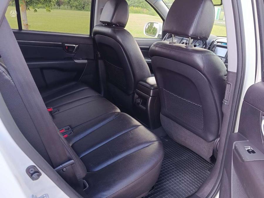 Balts Hyundai Santa Fe 2012 Šauļi, ar dzinēja tilpumu 2.20 L un nobraukumu 294 tūkst. km par 5750 €, foto 13 vietnē AUTOMOTO.COM.LV
