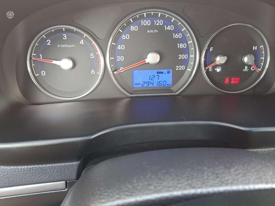 Balts Hyundai Santa Fe 2012 Šauļi, ar dzinēja tilpumu 2.20 L un nobraukumu 294 tūkst. km par 5750 €, foto 21 vietnē AUTOMOTO.COM.LV