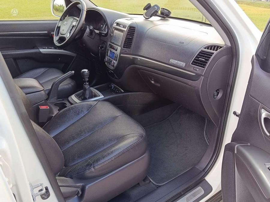 Balts Hyundai Santa Fe 2012 Šauļi, ar dzinēja tilpumu 2.00 L un nobraukumu 294 tūkst. km par 5650 €, foto 12 vietnē AUTOMOTO.COM.LV