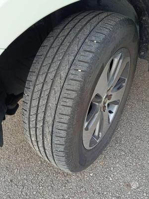 Balts Hyundai Santa Fe 2012 Šauļi, ar dzinēja tilpumu 2.00 L un nobraukumu 294 tūkst. km par 5650 €, foto 25 vietnē AUTOMOTO.COM.LV