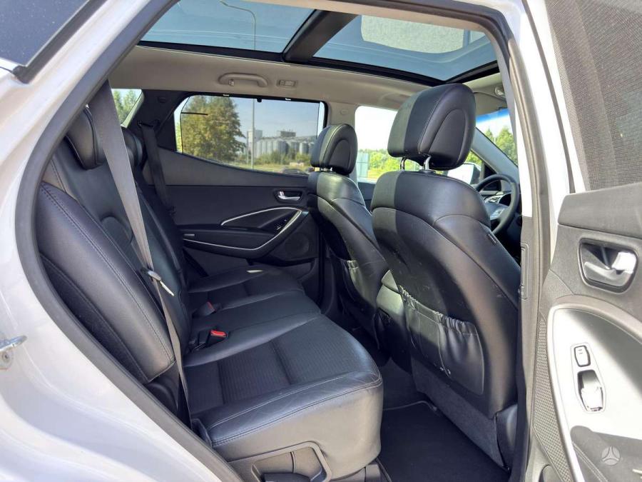 Balts Hyundai Santa Fe 2012 Panevēža, ar dzinēja tilpumu 2.20 L un nobraukumu 196 tūkst. km par 8990 €, foto 14 vietnē AUTOMOTO.COM.LV